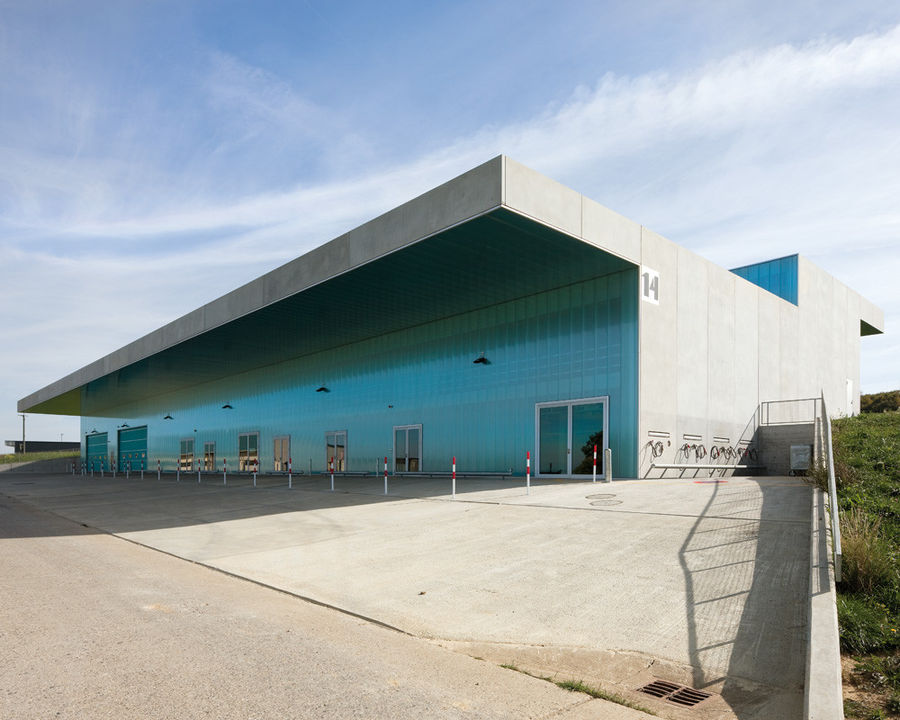 TRAINING BASE/CENTER by F A | ArchDaily