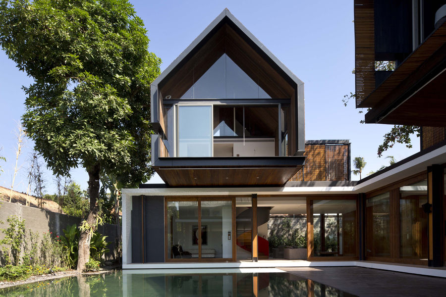 houses - indonesia by Steven Widyatmadja | ArchDaily