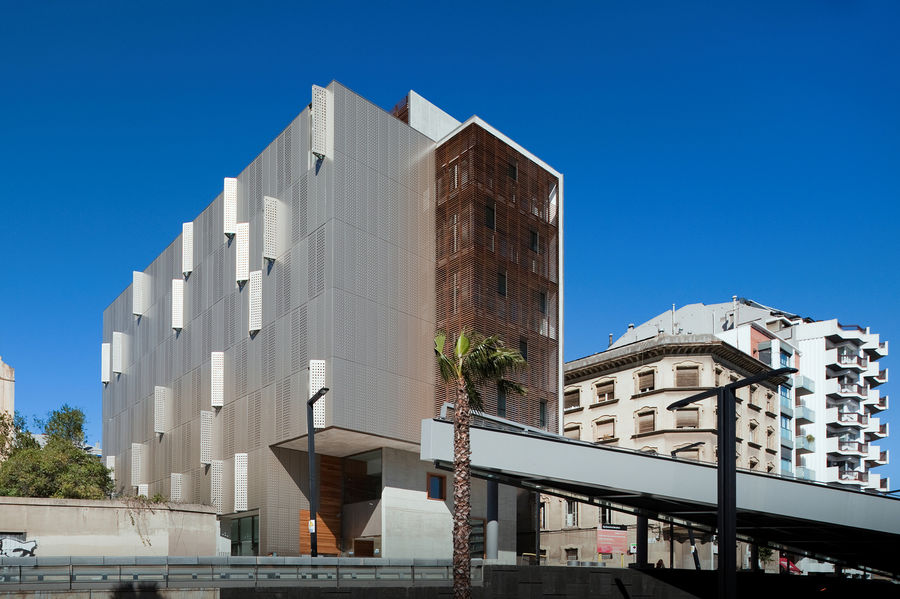 ELDERLY BUILDING by Jihan Syaffira | ArchDaily