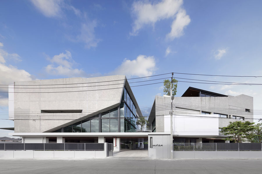 Office building by Jakub Mencl | ArchDaily