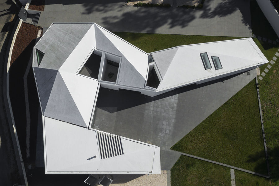 Folded Roof by Владимир Глазков | ArchDaily