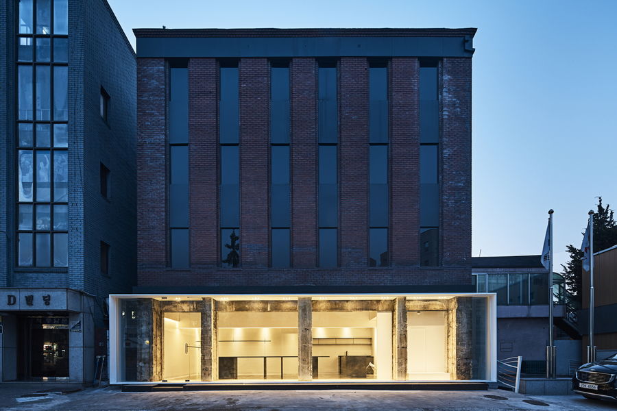 post office renovation photos by matthew howard | ArchDaily