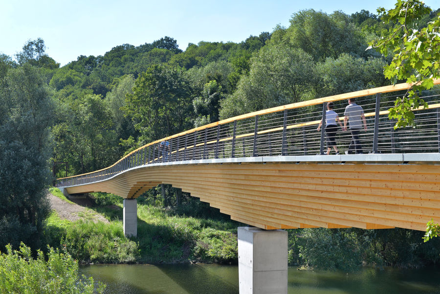 bridge 由 EveryBubbleCounts | ArchDaily