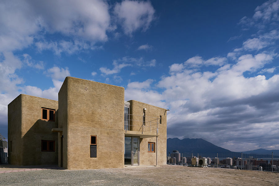 Earth Building - Shirasu Blocks de Robin Brittain | ArchDaily