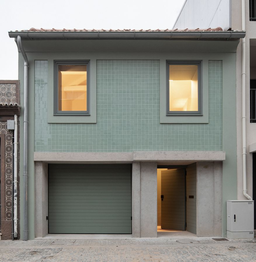 Narrow row house by Gorji Noor Mohammed | ArchDaily