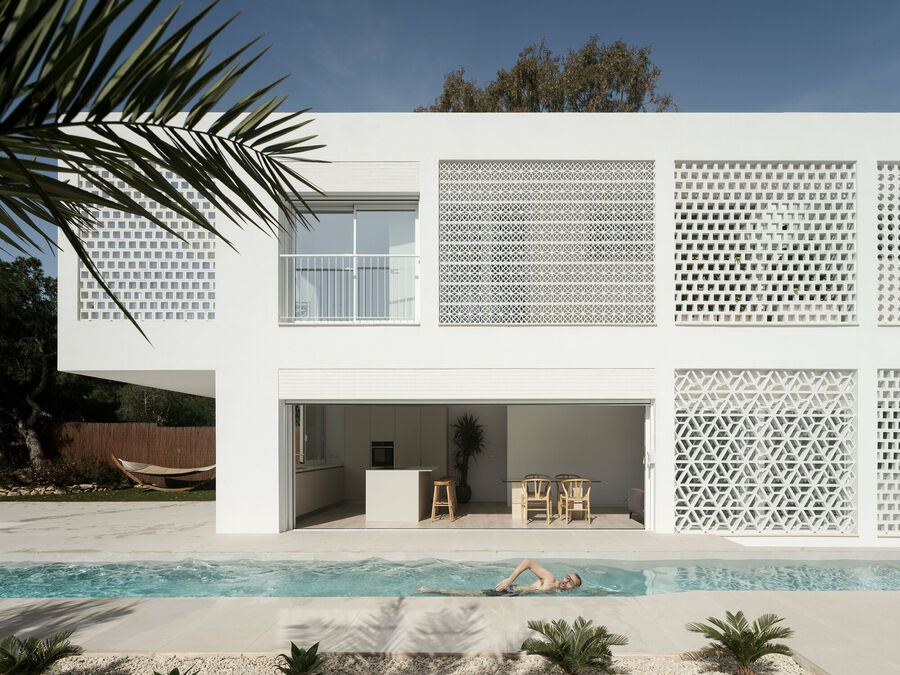 VIVIENDA CON CELOSIA de LirArq. Studio | ArchDaily